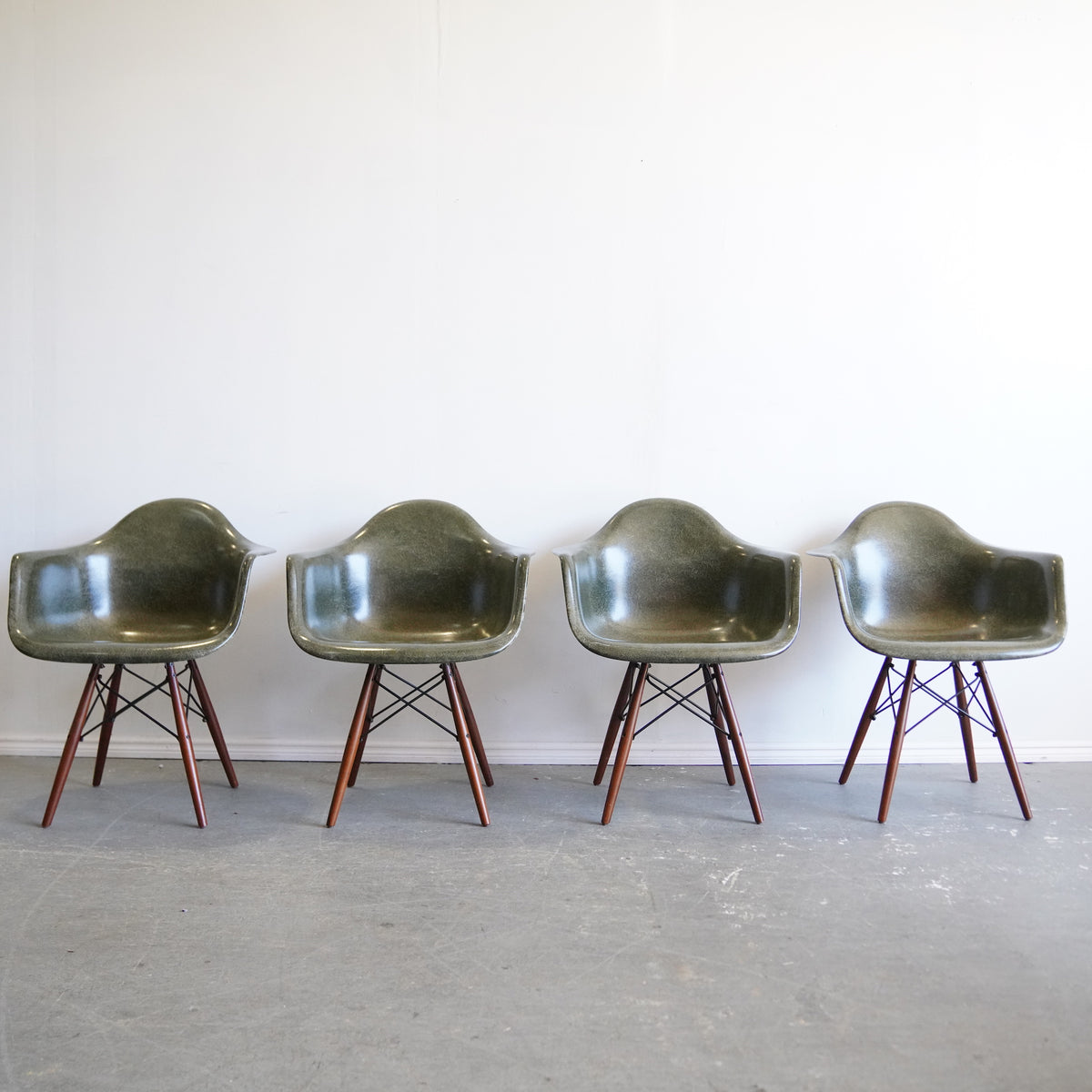 Authentic Modernica Eames Case Study Fiberglass Set of 4 chairs ...