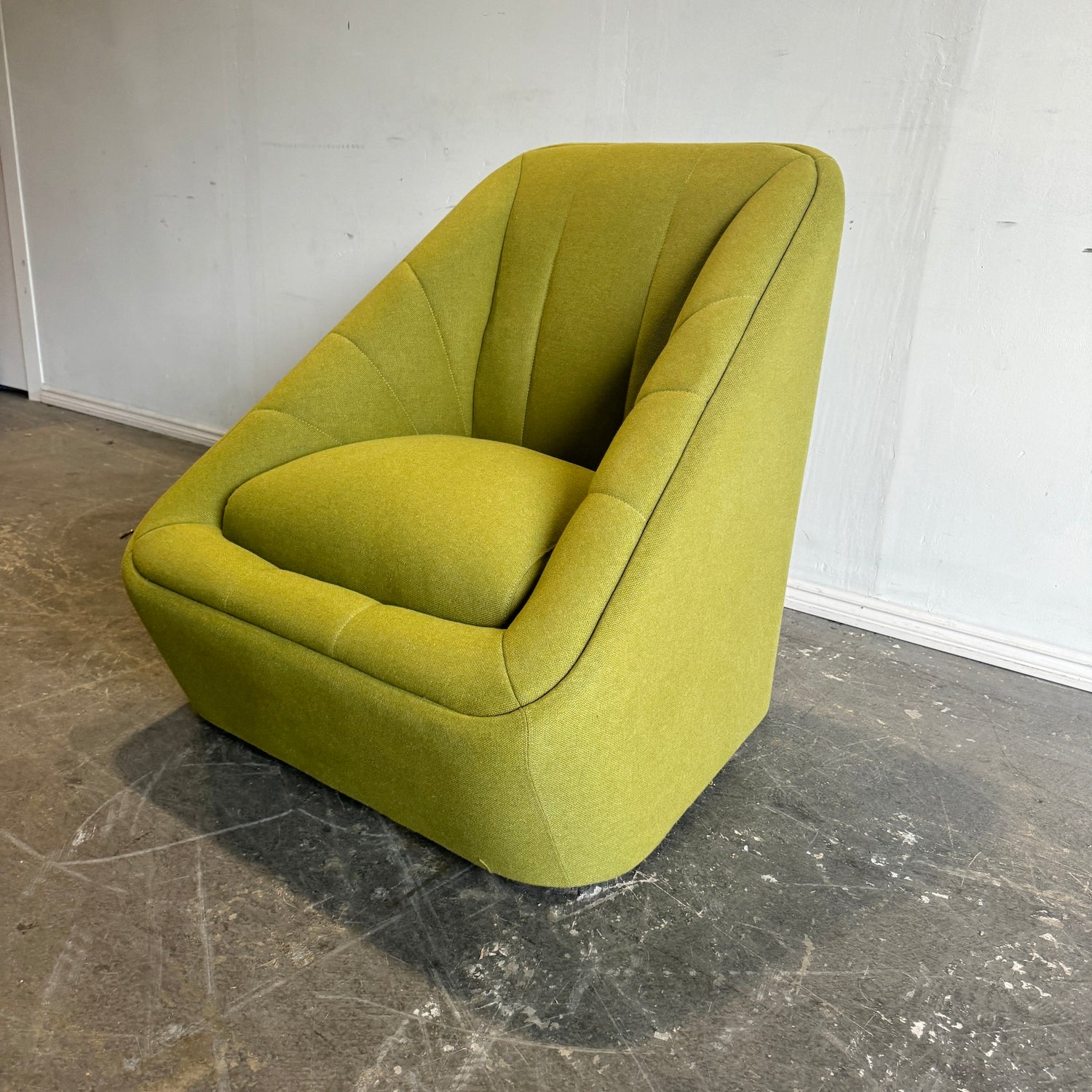 Herman Miller Naughtone Fiji Swivel Lounge Chair (Felt Wool) – enliven mart