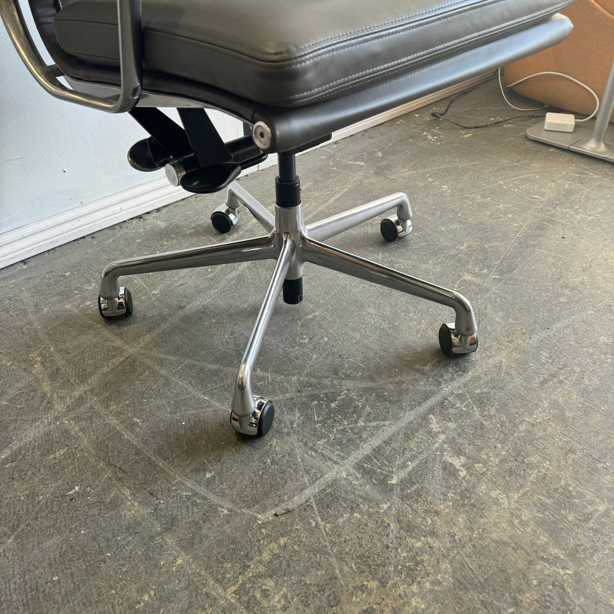 Authentic! Herman Miller Eames® Soft Pad Executive Chair – enliven mart