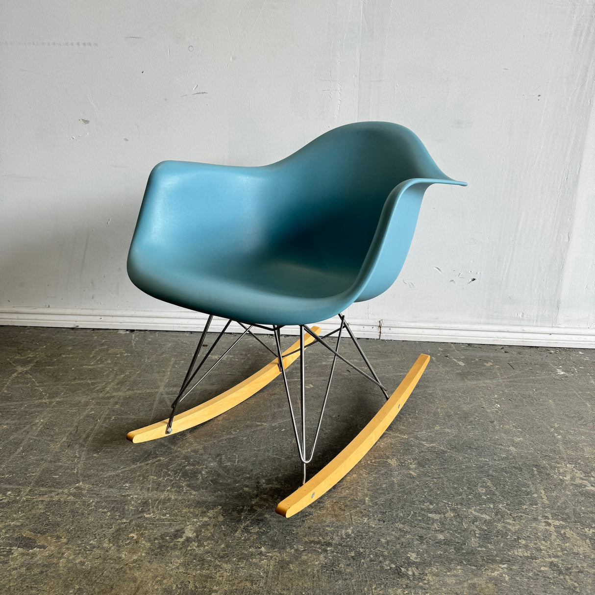 Authentic Herman Miller Eames Molded Plastic Rocking chair – enliven mart