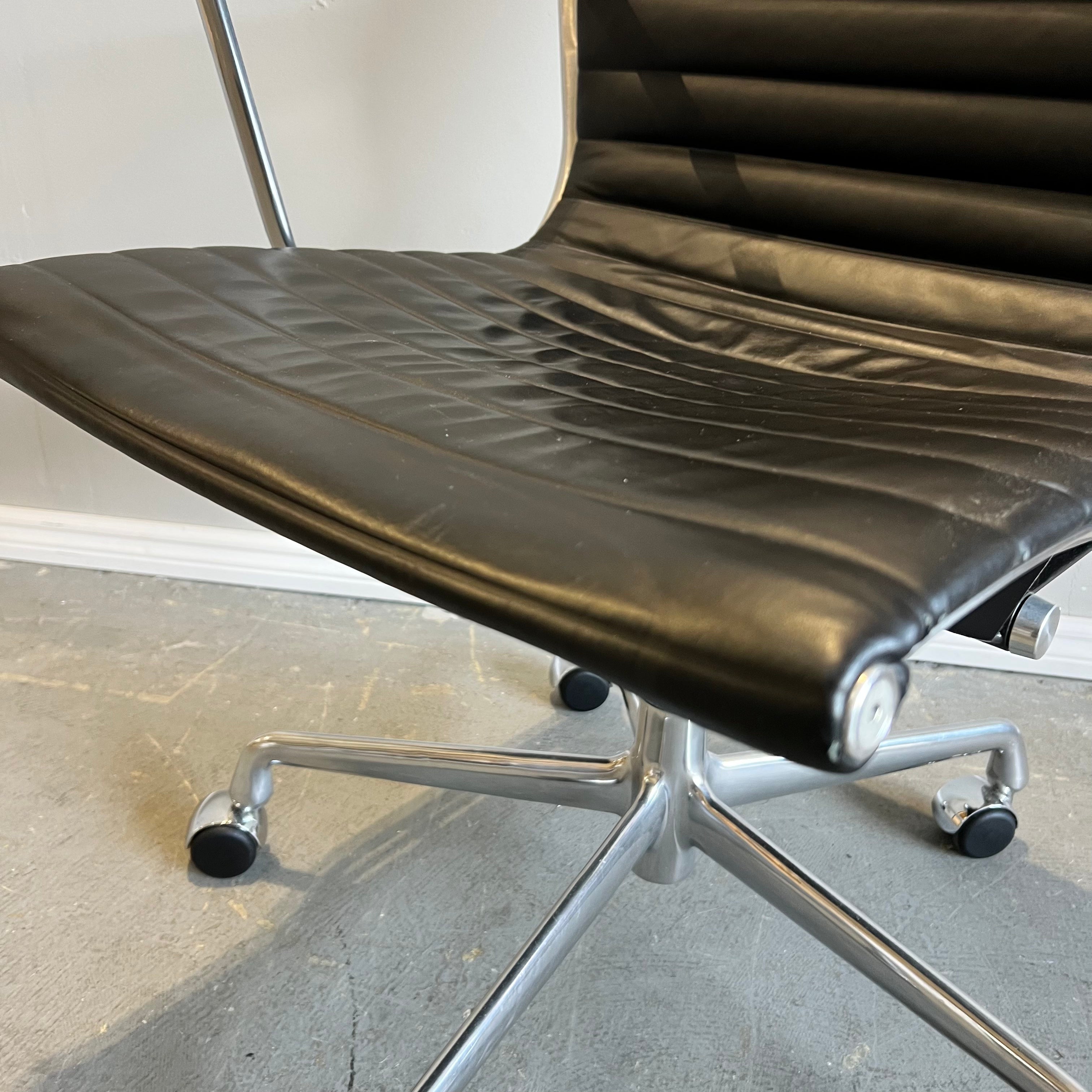 Authentic Eames Aluminum Group Management leather Chair · enliven mart