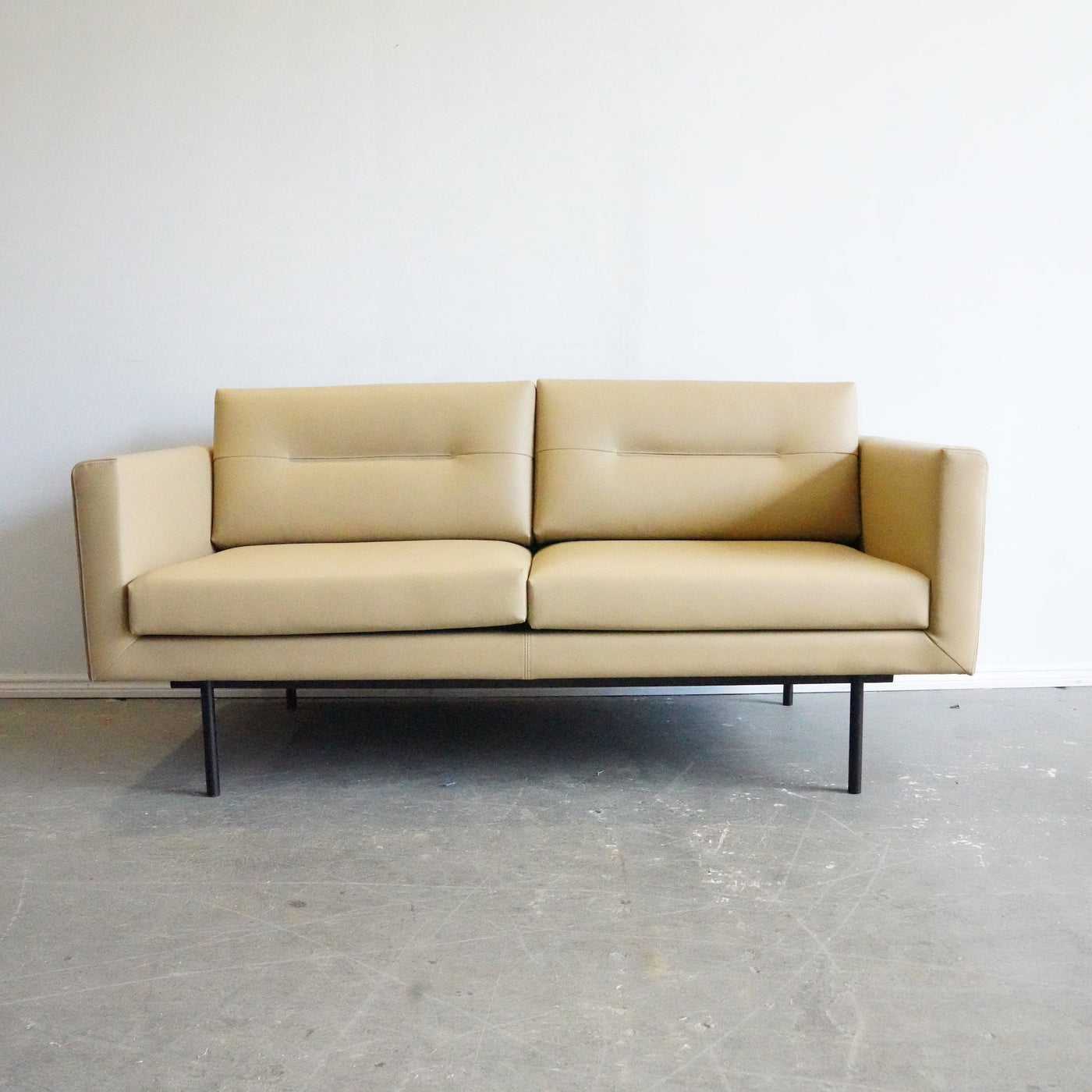 Andreu World Top grain Leather Element sofa · enliven mart